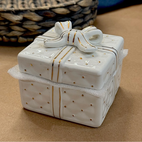Art | Beautiful Ceramic Gift Box | Poshmark
